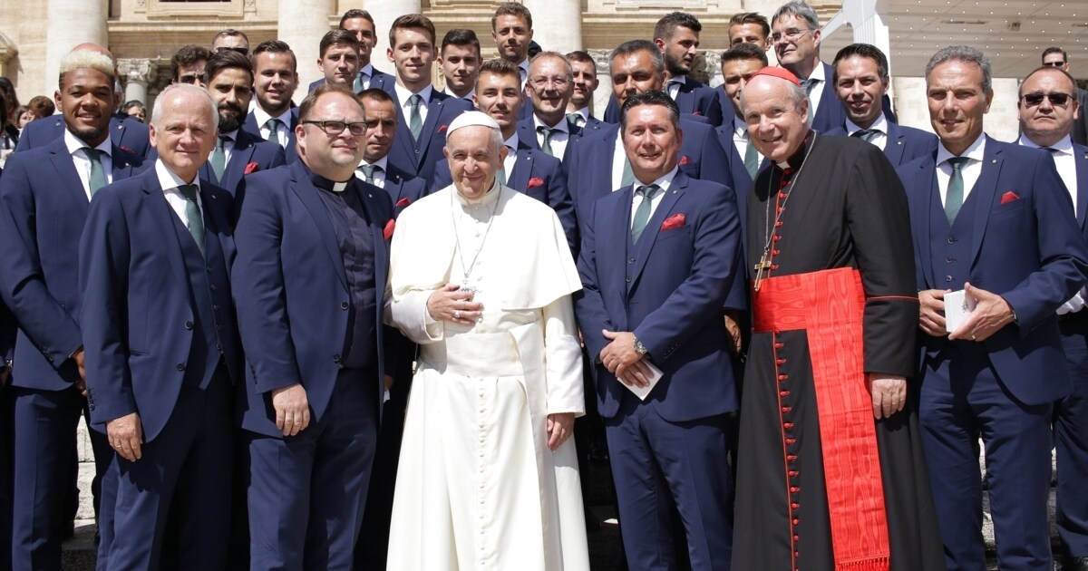 Audienz in Rom - Papst führte Rapid exklusiv durch den Petersdom | krone.at