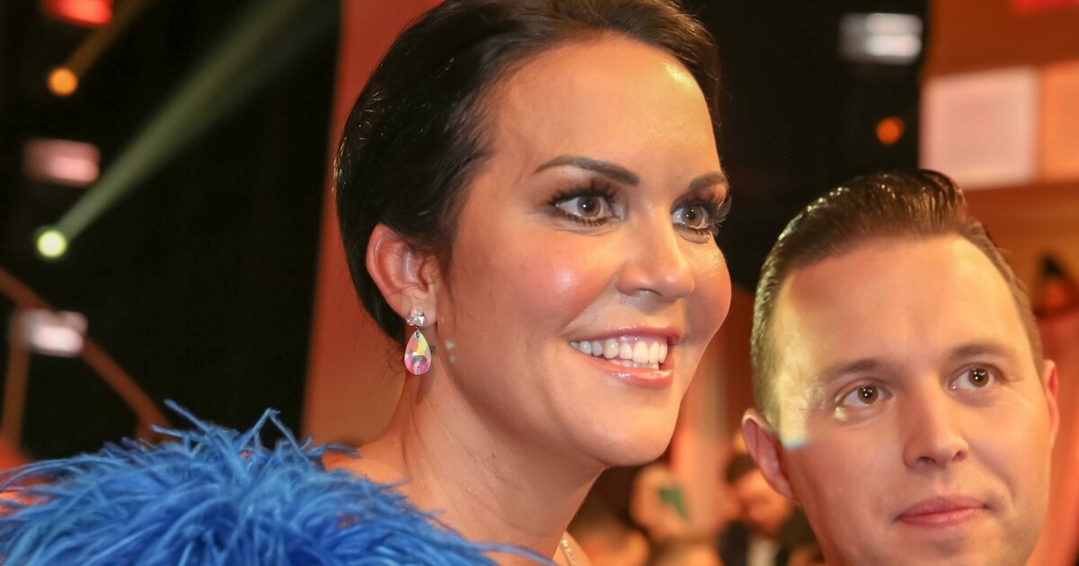 „superknackigbraun“ Orf Star Martina Reuter Postet Oben Ohne Foto