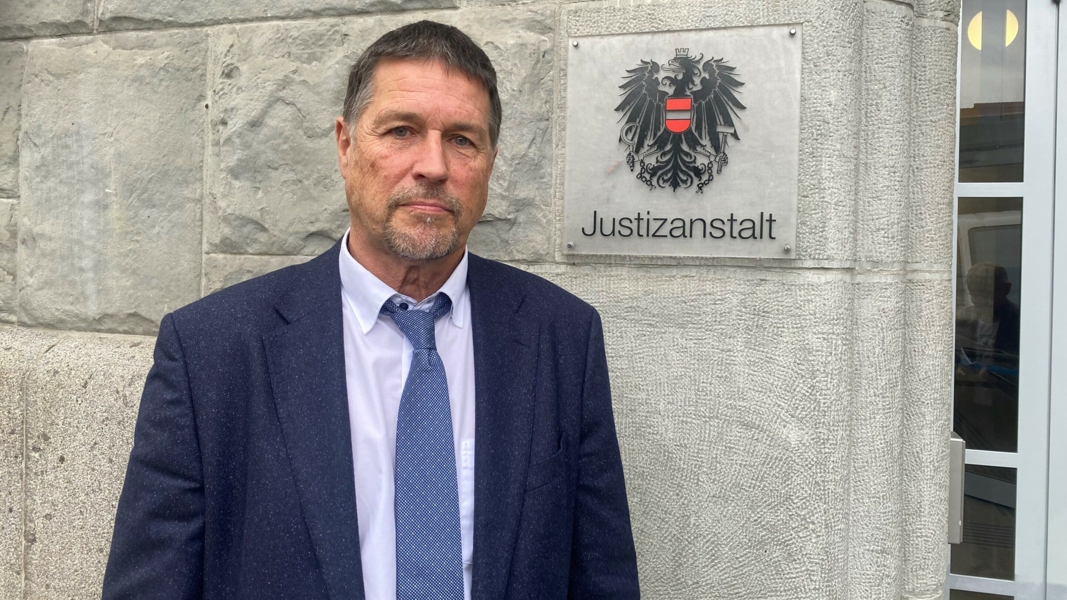 Mit Messer malträtiert - Angeklagter steckte sein Opfer in den ...