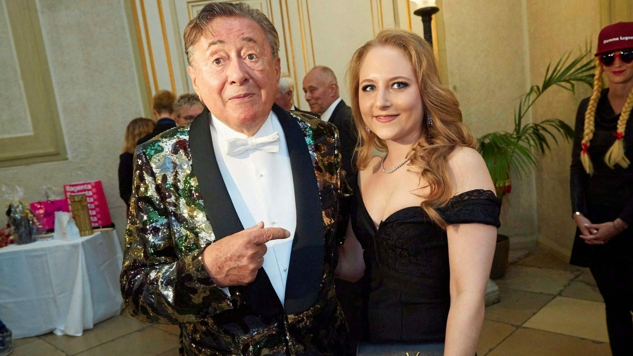 Diese Lugners. . . - Geh Papa, Du bist eigentlich voll peinlich. . . | krone.at