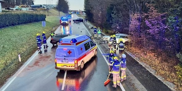 Totalschaden - Alkolenker (23) verursachte Crash mit 4 Verletzten | krone.at