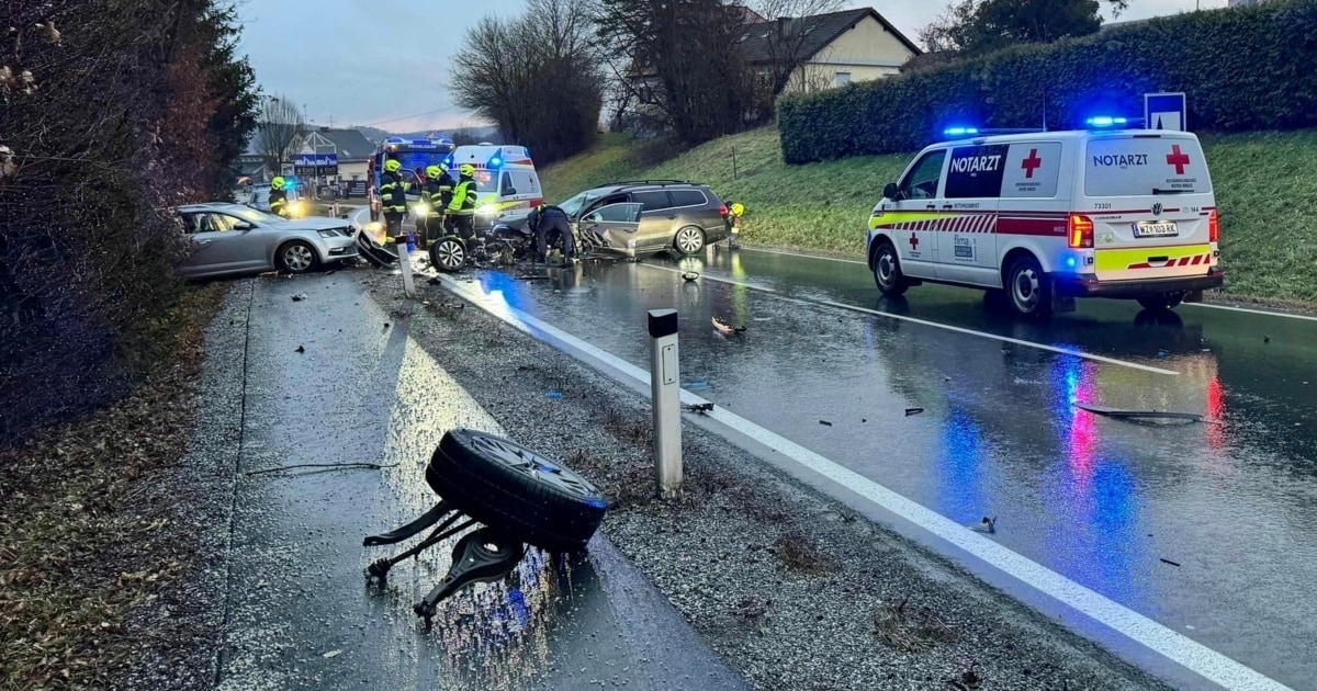 Totalschaden - Alkolenker (23) verursachte Crash mit 4 Verletzten | krone.at