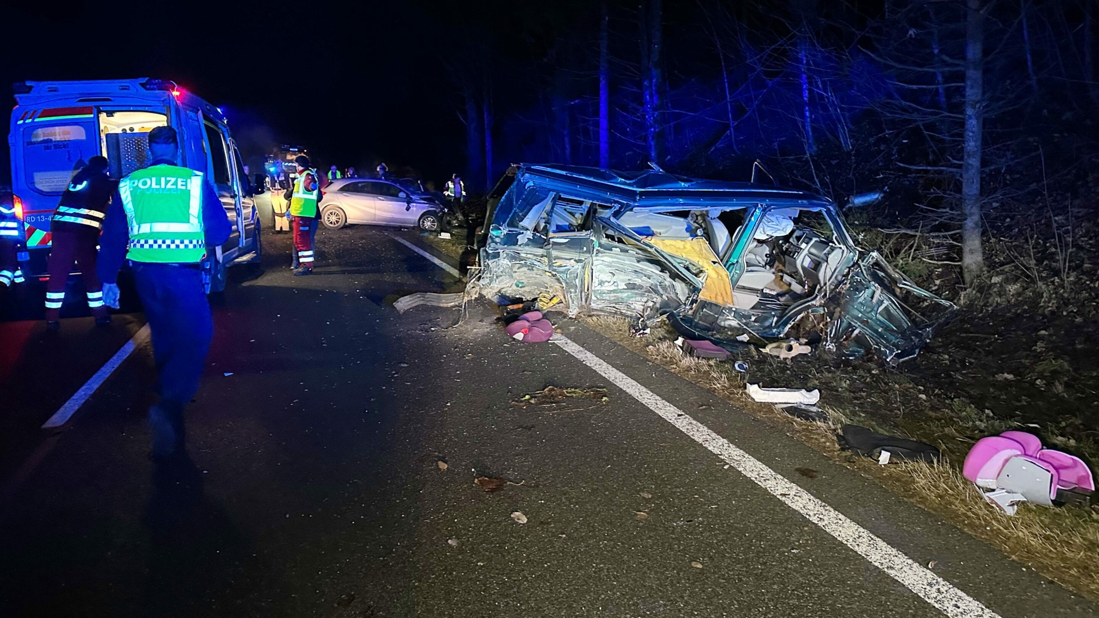 Ungebremst in Auto - Horror-Unfall forderte zwei Verletzte in Tirol ...