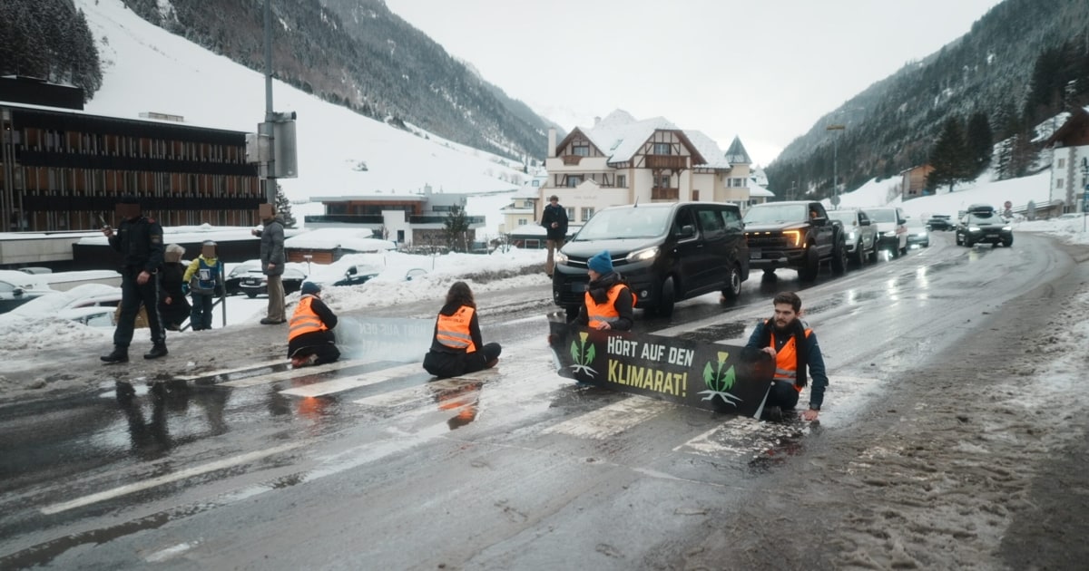 Bei Protest in Ischgl - Video: Aktivisten von Polizei mit Decken ...