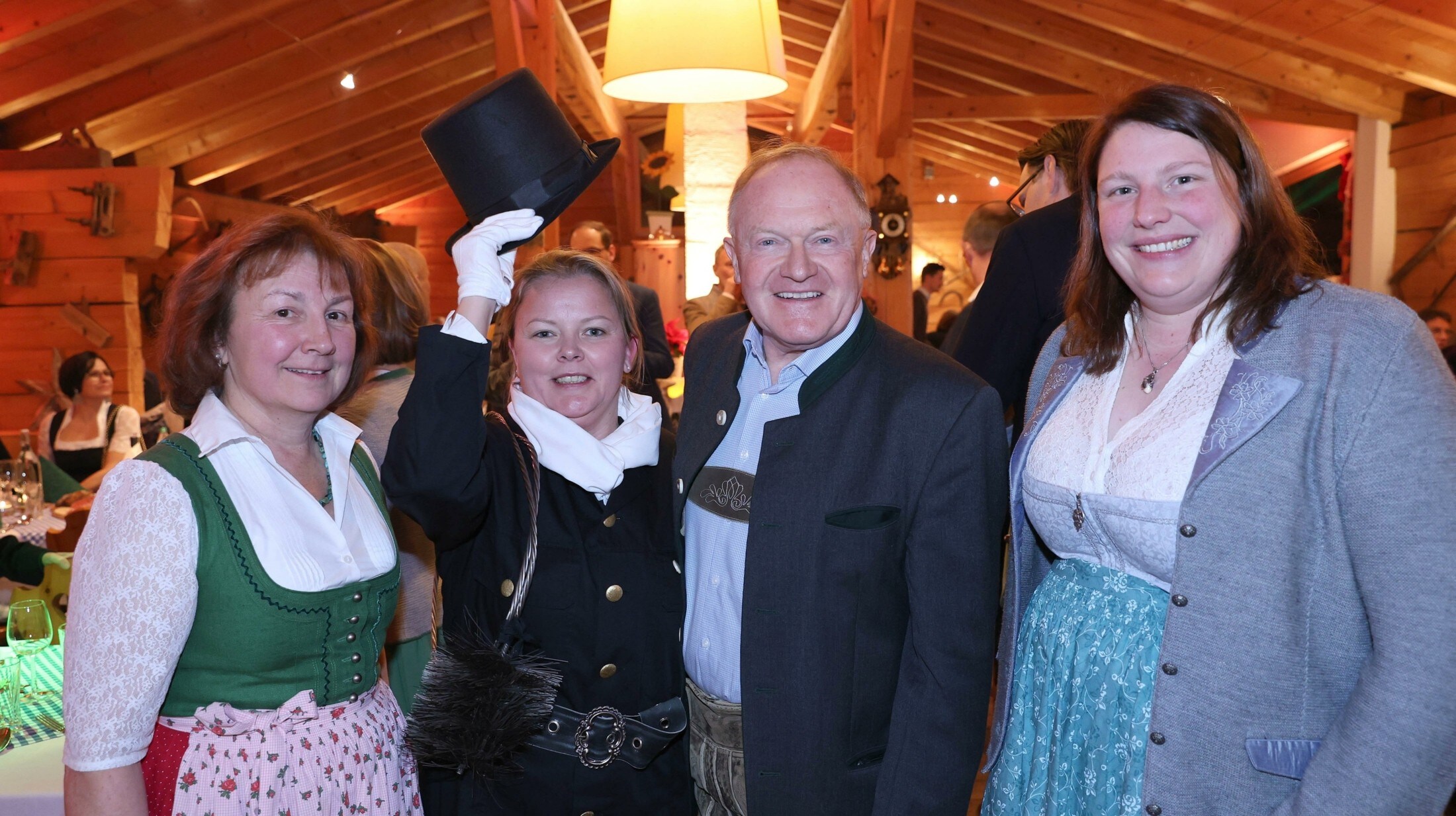 Heuer zum 14. Mal - Schmittenbahnen luden zum Neujahrsumtrunk | krone.at