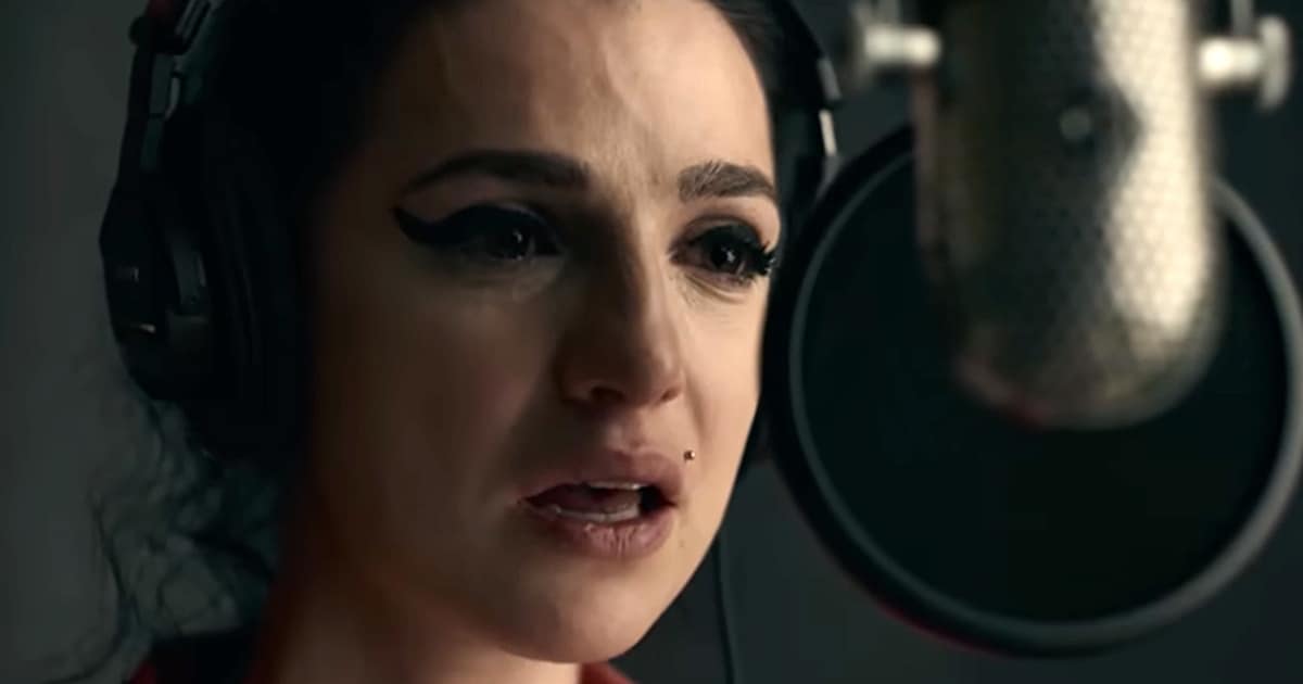 Erster Trailer da! - Marisa Abela wird in Biopic zu Amy Winehouse | krone.at