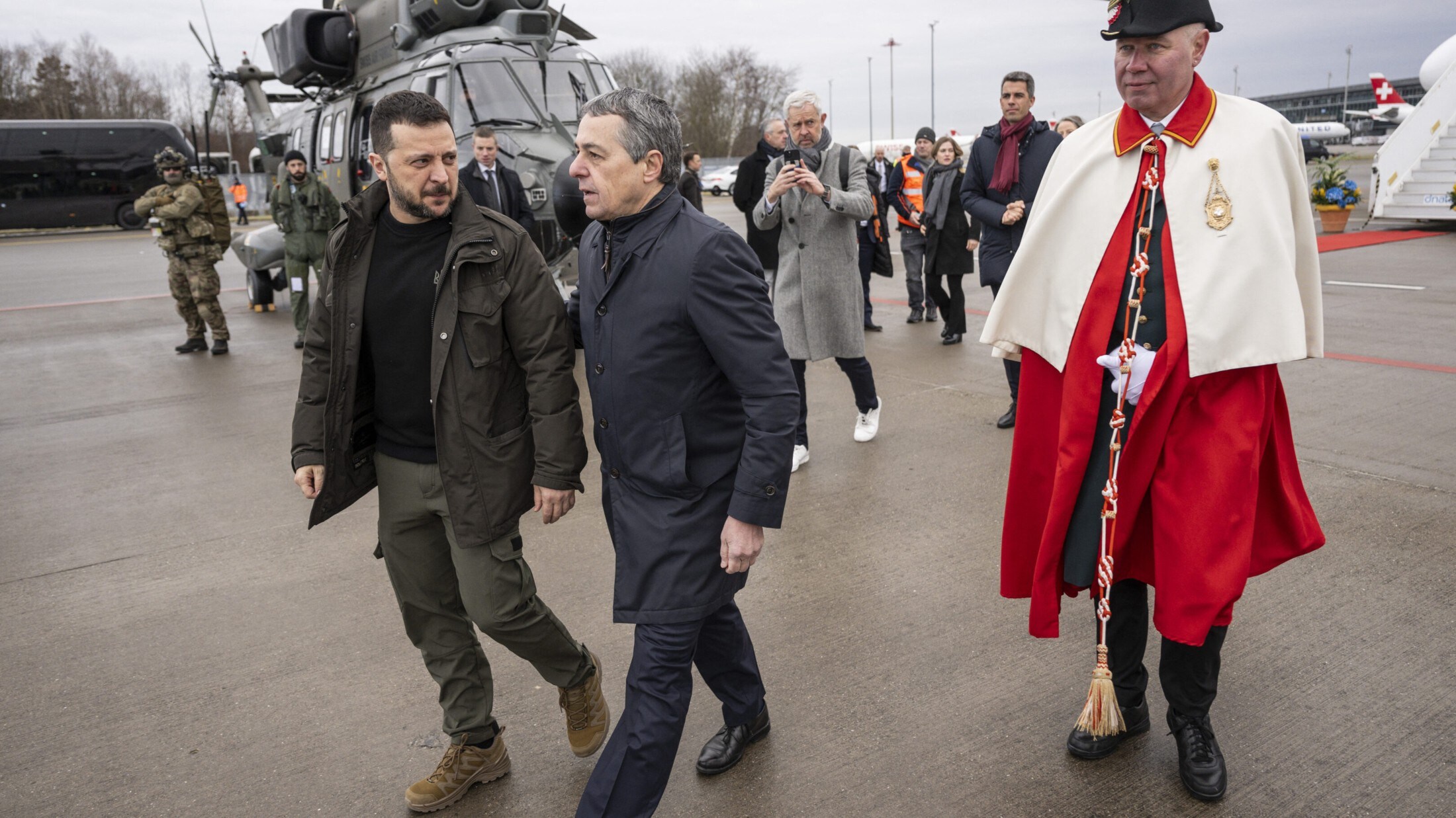 Auch in Davos dabei - Selenskyj zu Besuch in der Schweiz eingetroffen | krone.at