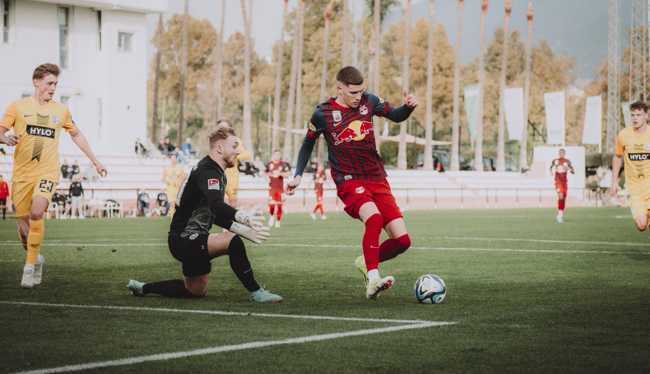 Serbe fühlt sich wohl - Bullen-Stürmer Ratkov setzt auf die Lufthoheit ...