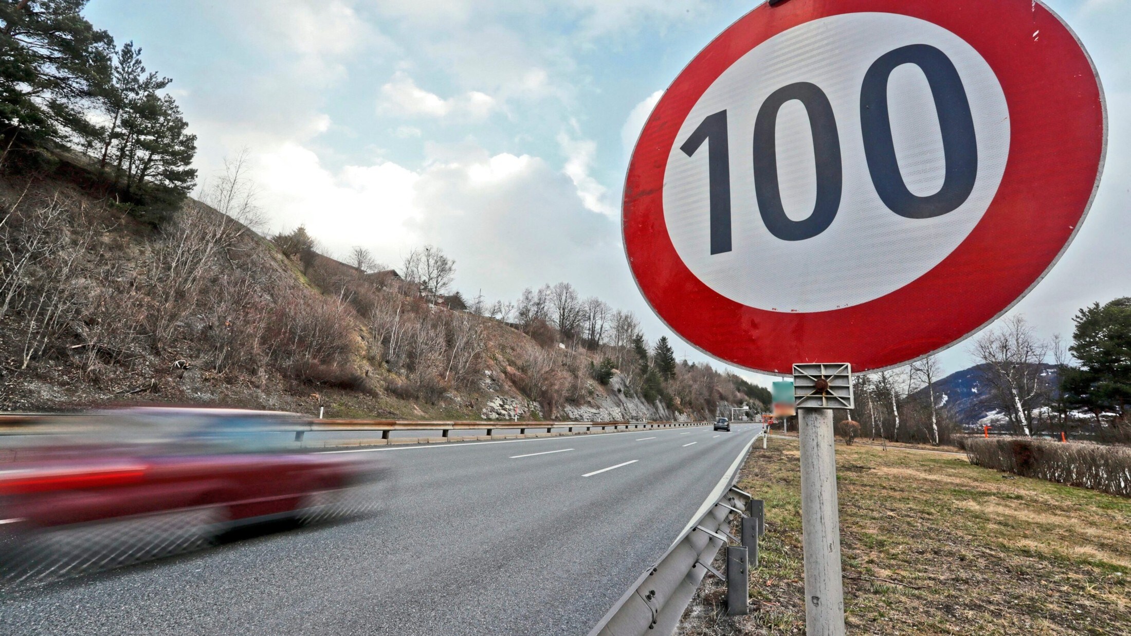 Auf der Inntalautobahn - Schein und Pkw futsch: Raser mit 190 km/h ...