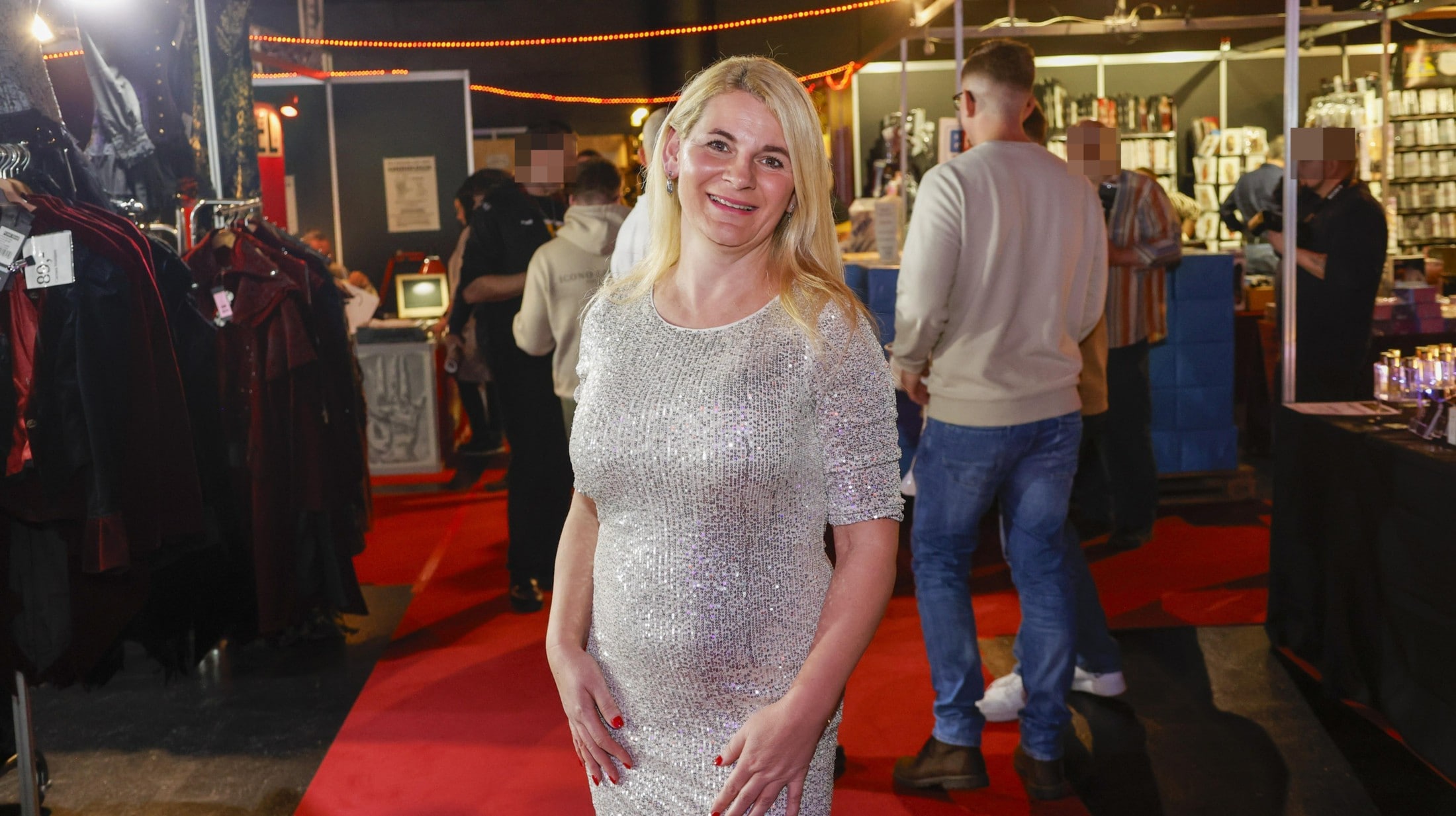 Bei Erotikmesse - Fans pilgerten zu ihrer „Orgasmus-Päpstin“ | krone.at