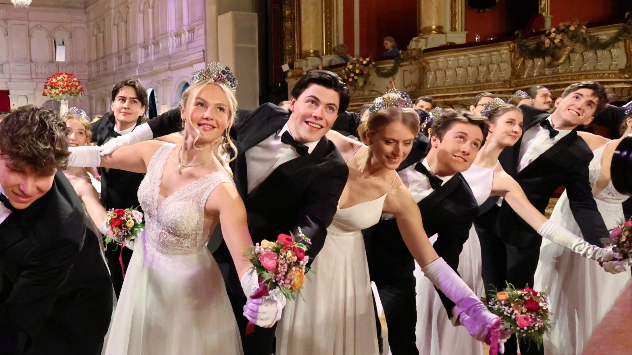 Die schönsten Bilder - Opernredoute ist zurück: Alles Walzer in Graz! | krone.at