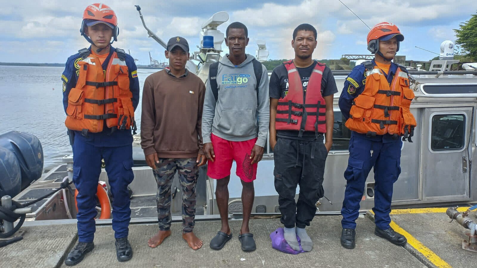 600 kilométeres odüsszeia - Három férfi túlél tizenegy napot egy ...