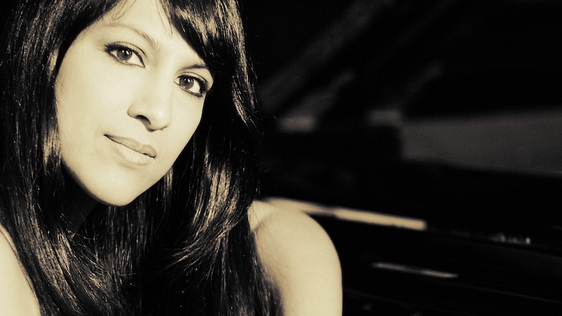 Shani Diluka - Eine zauberhafte Pianistin beim Meisterkonzert | krone.at