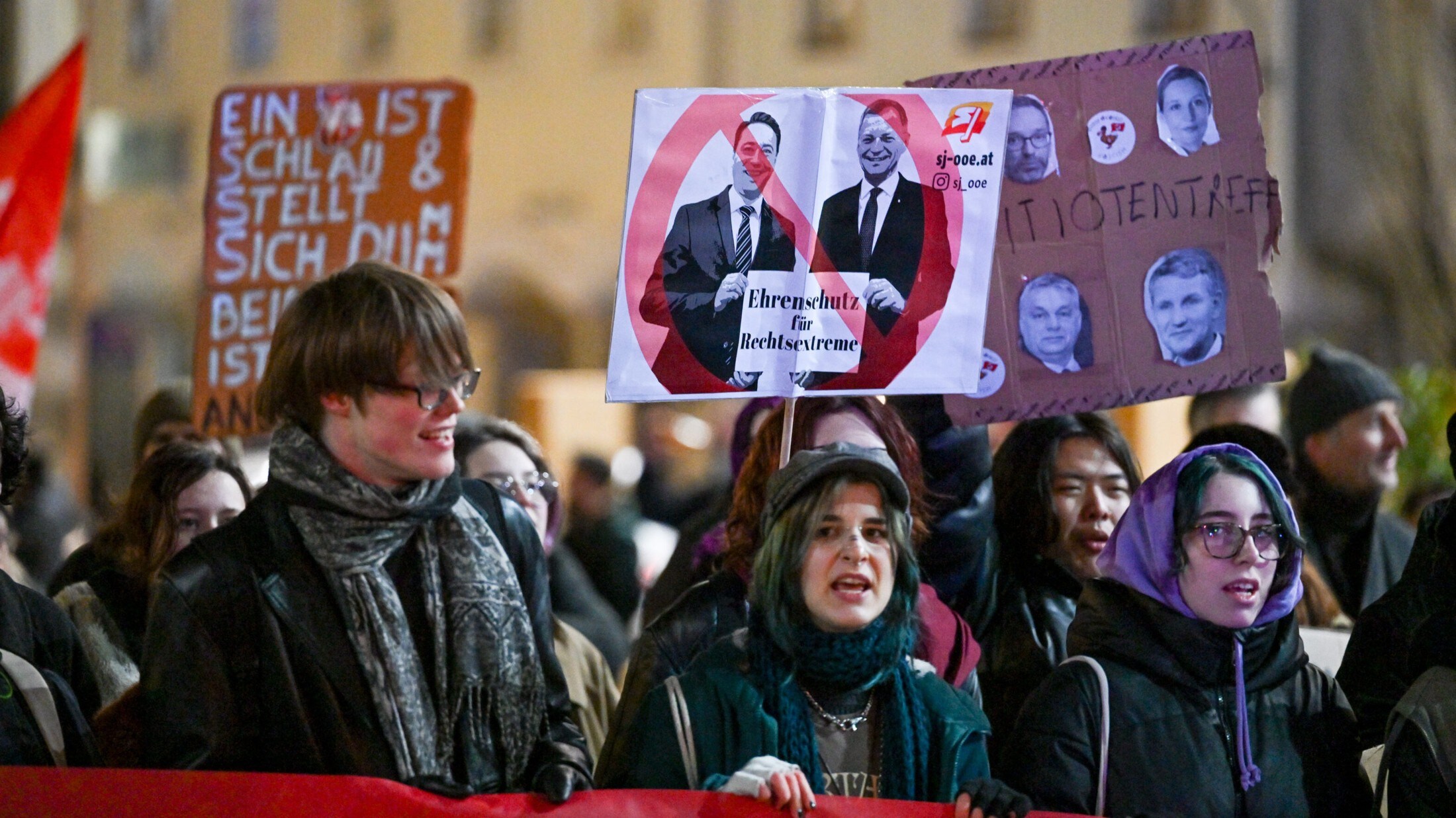 Protestní akce Antify - 1600 demonstrantů proti pravicovému ...