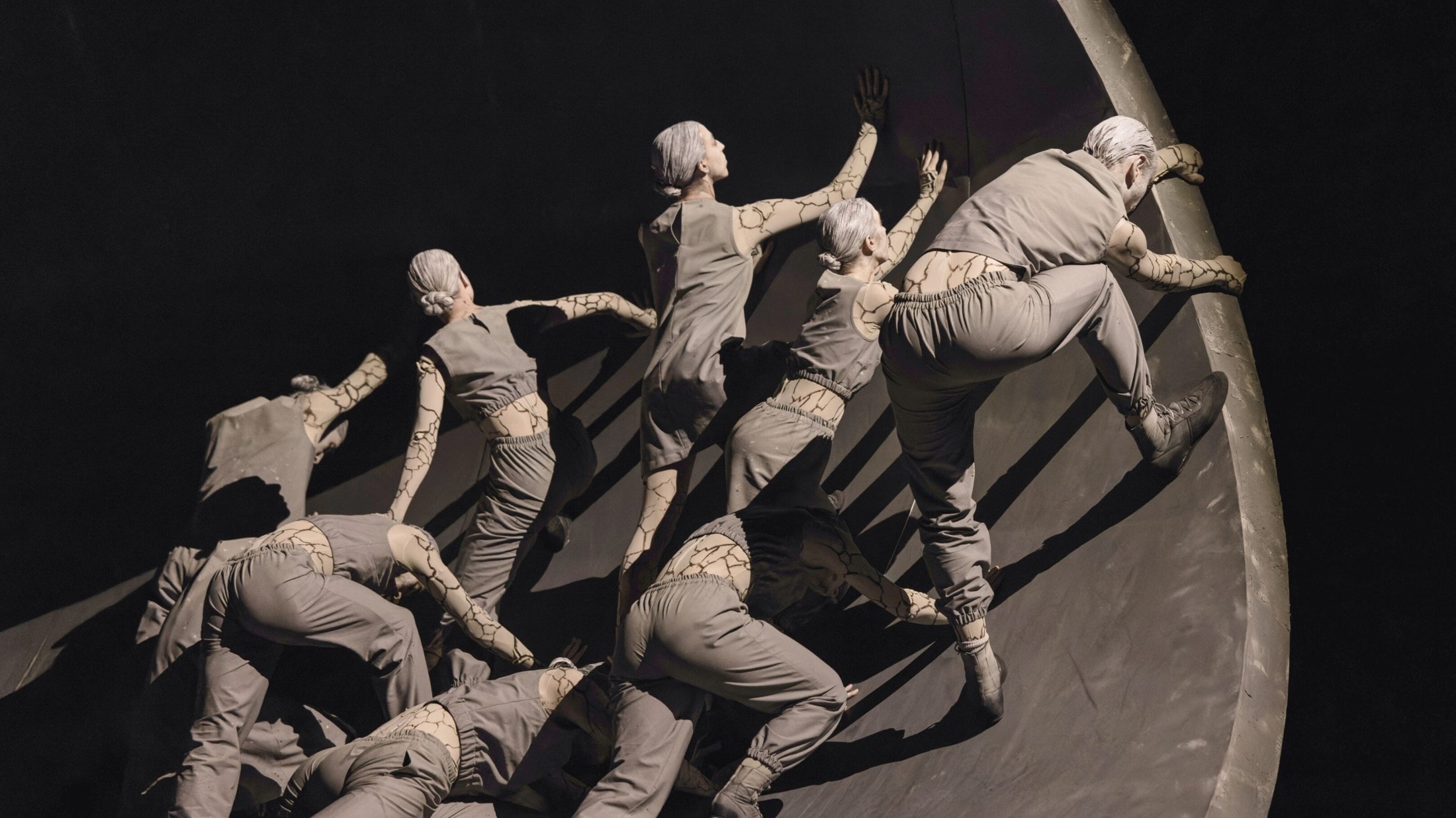 Neue Dimension - „Tanz Linz“: Mensch zwischen Paradies und Abgrund ...