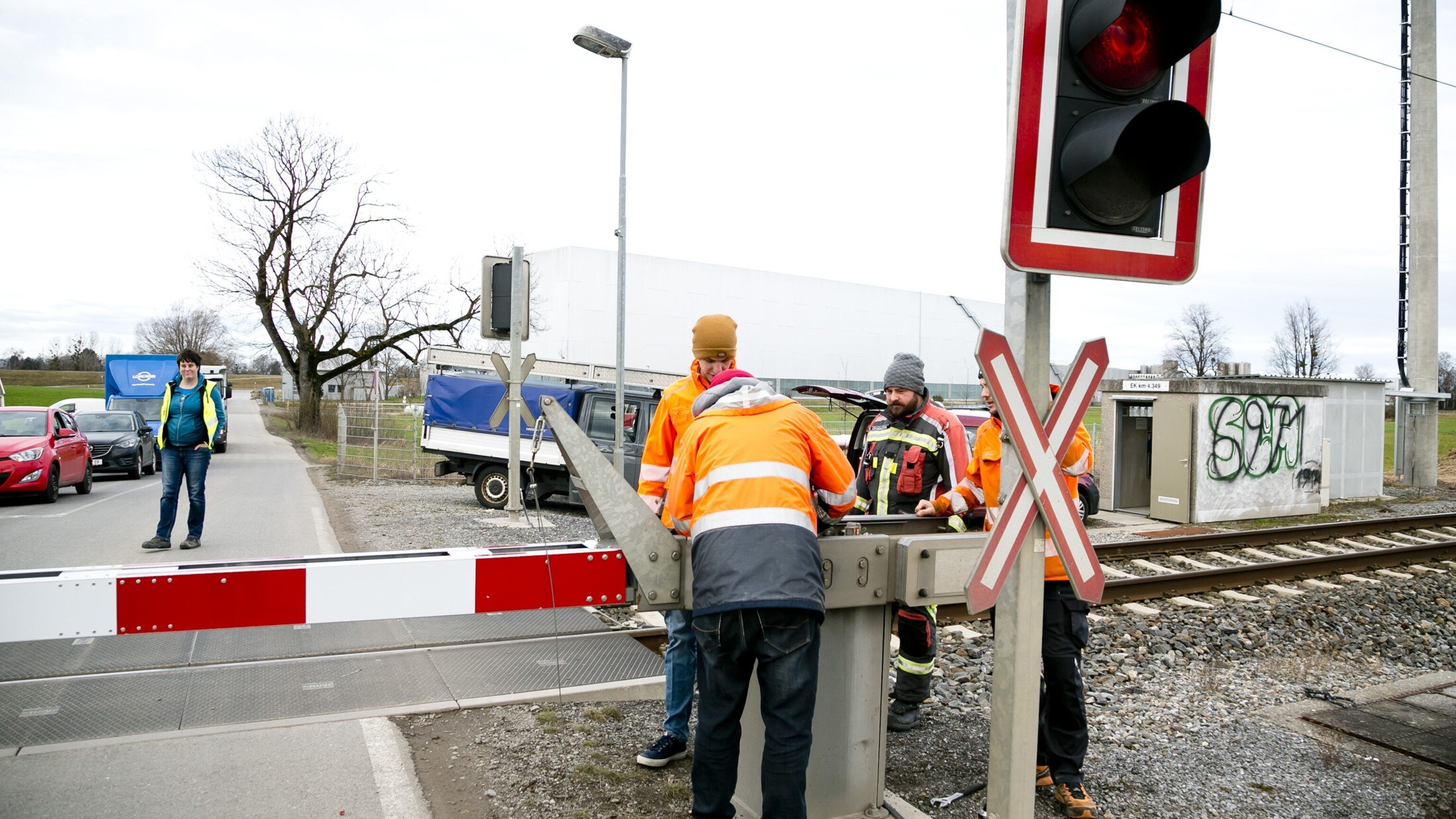 Crash in Lustenau - Lkw kracht in Bahnschranke, Zugverkehr lahmgelegt | krone.at