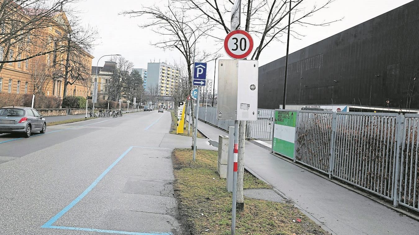 Stadt reagierte rasch - Geblitzt, weil 30er-Schild kaum sichtbar war ...