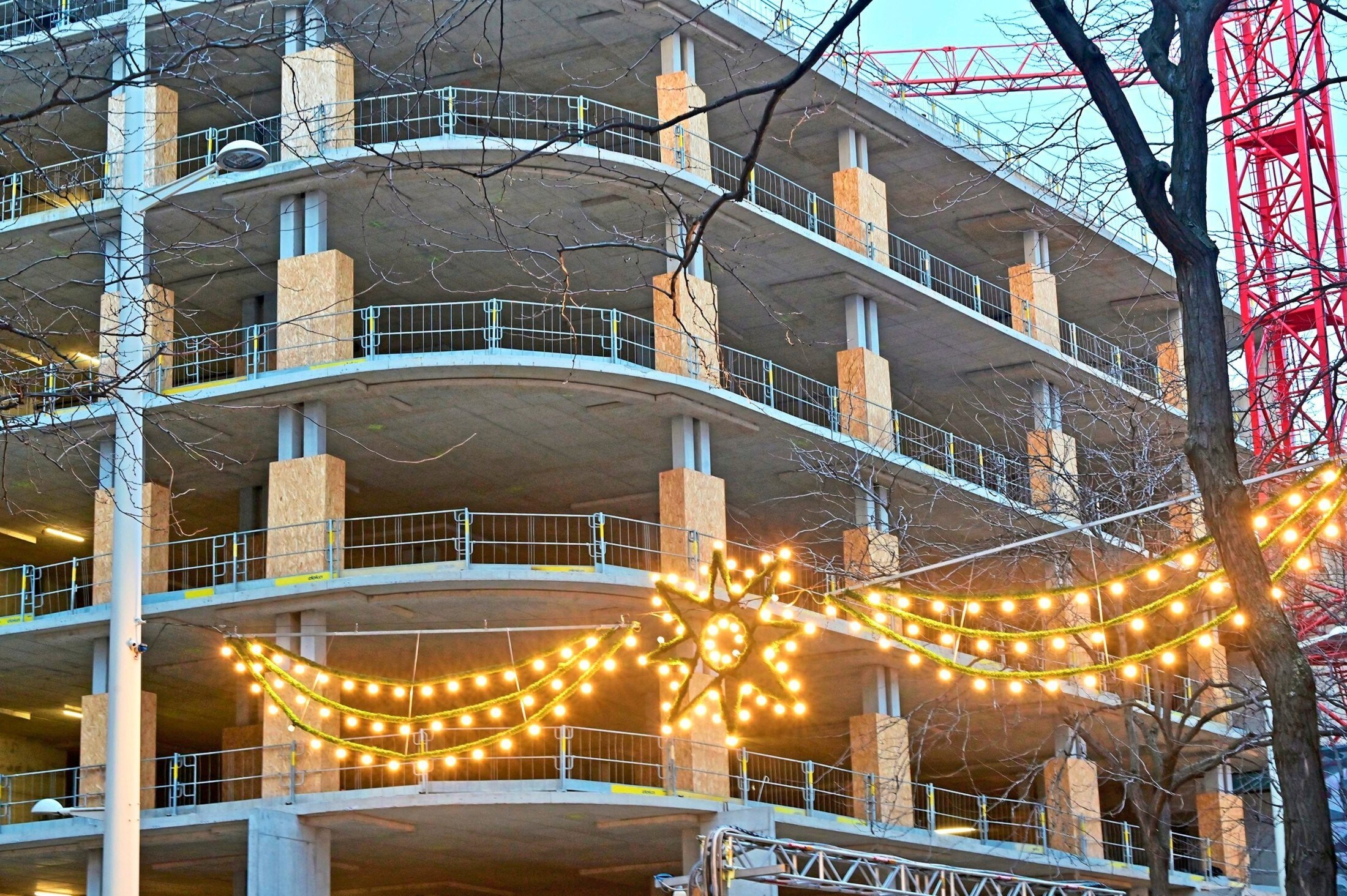 Swank building on the Mahü - Benko’s million-dollar grave: the ...