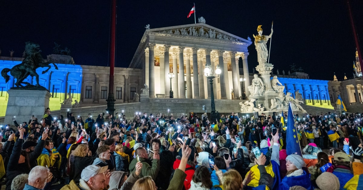 Anniversary of the invasion - Large protest in Vienna: Sea of lights ...