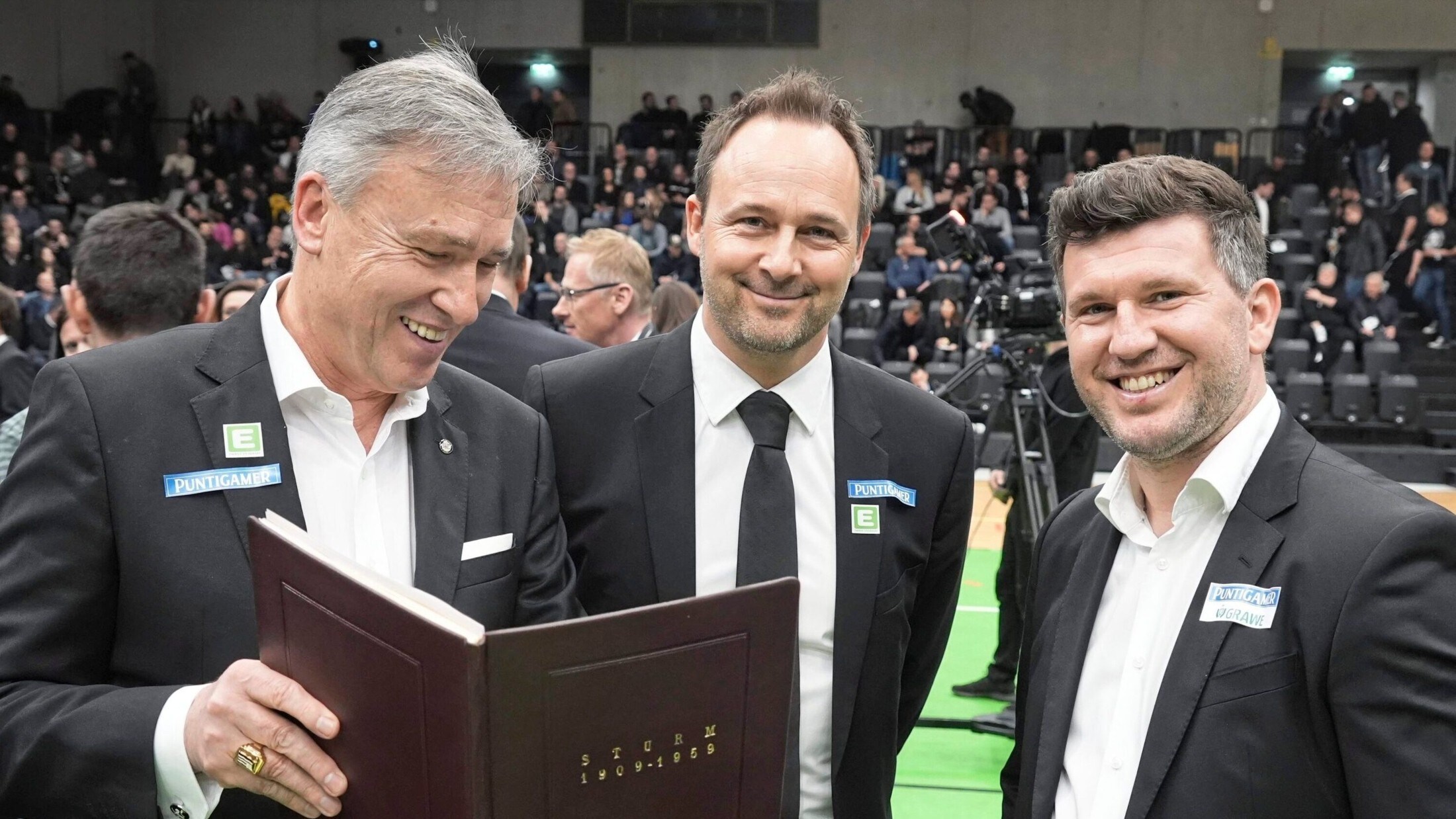 Gleich zwei Zuckerl - Überraschung bei Sturms Generalversammlung ...