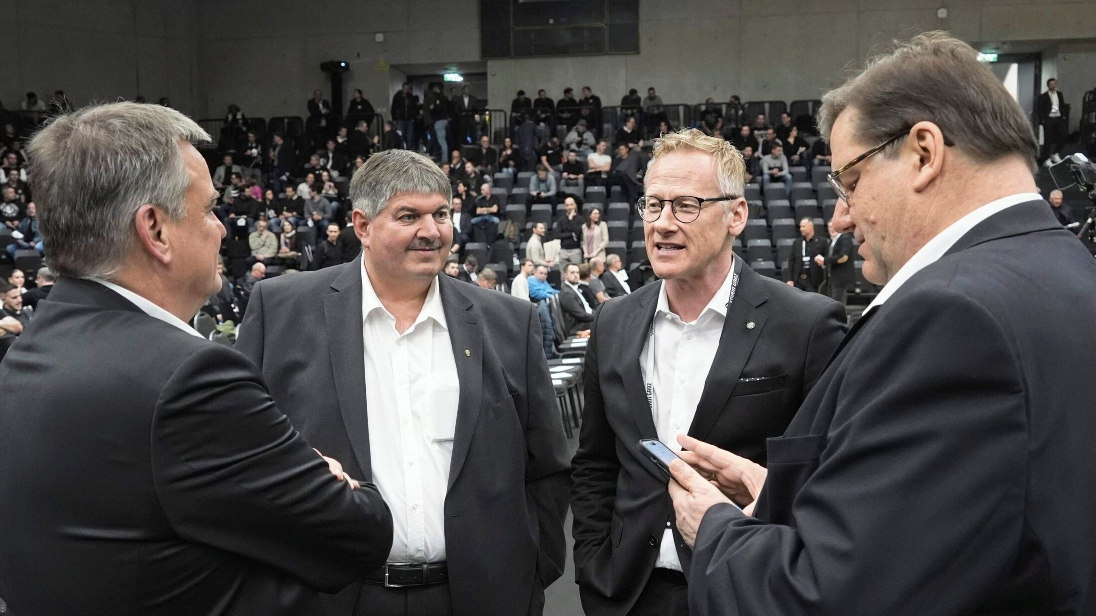Gleich zwei Zuckerl - Überraschung bei Sturms Generalversammlung ...