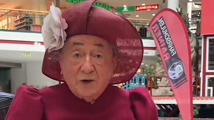 „Prinzessin Lugner“ - Mörtel geht mit Werbespot im Queen-Outfit viral ...