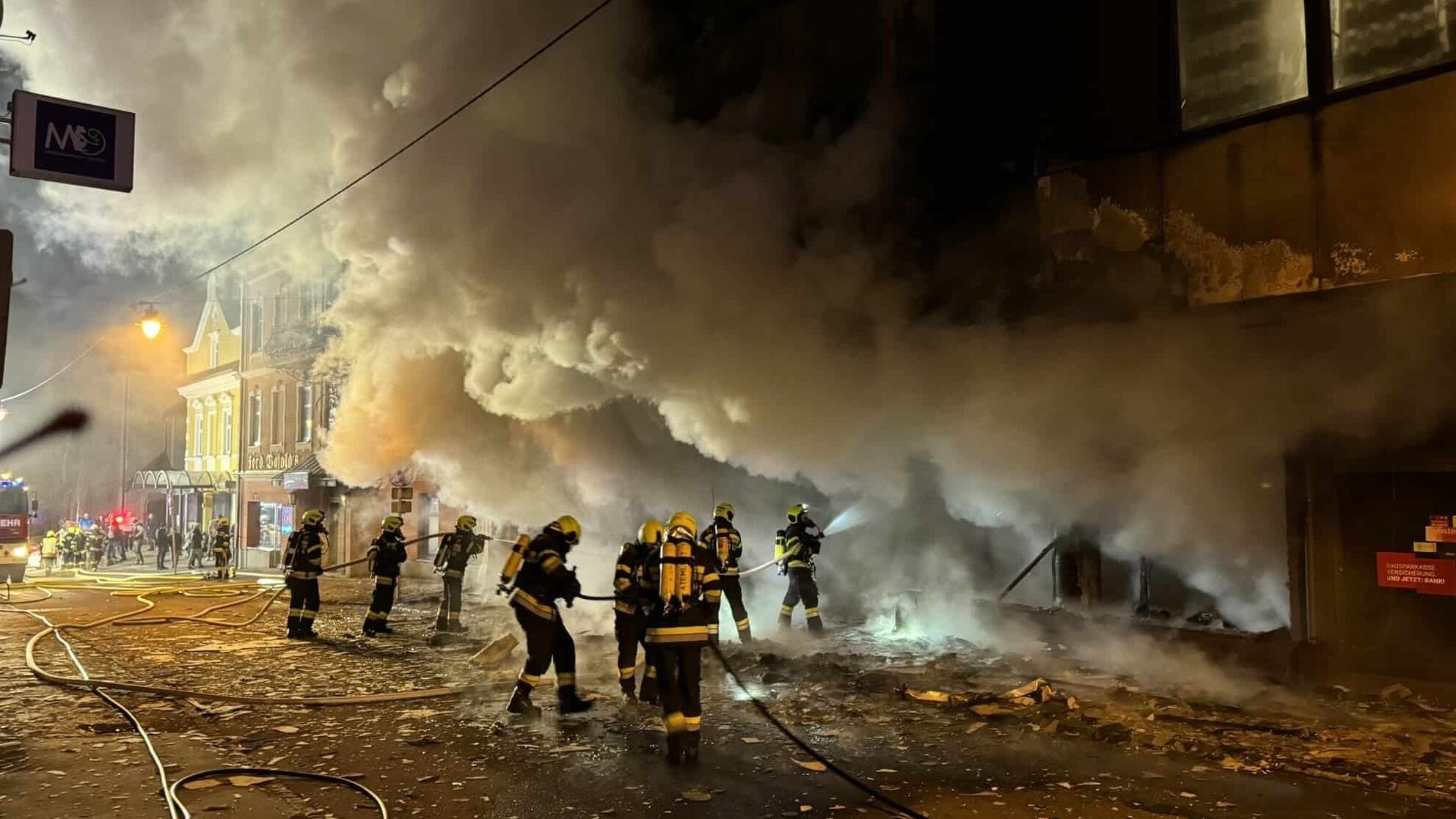 Intervention massive après un incendie - Une maison d’habitation en feu ...