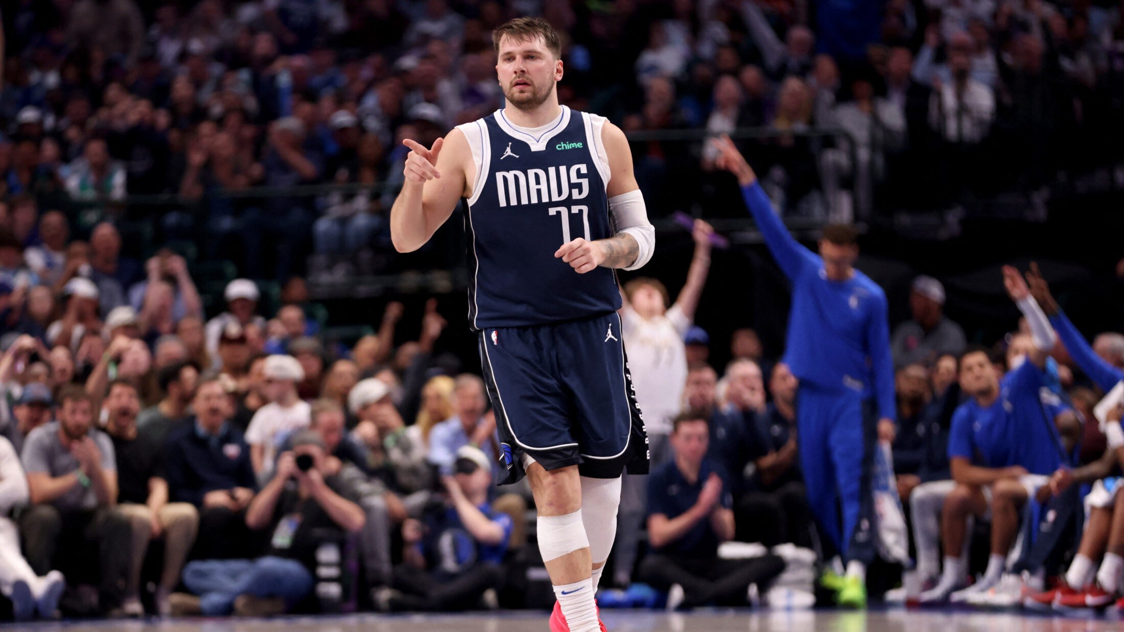 In victory against Heat - Triple-double record for Mavs star Luka Doncic | krone.at
