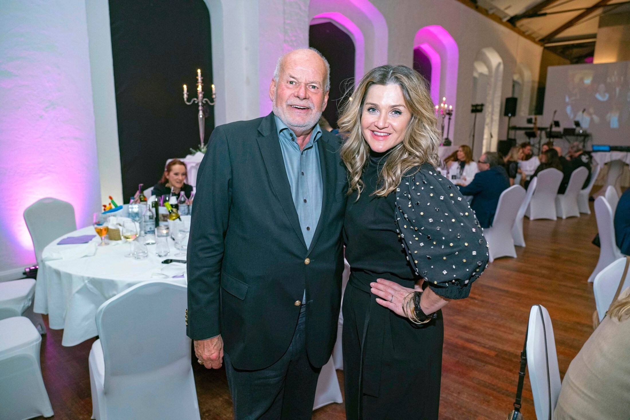 VIPs & wir gratulieren - Toni Polster: Einhorn-Torte und Babybauch zum ...