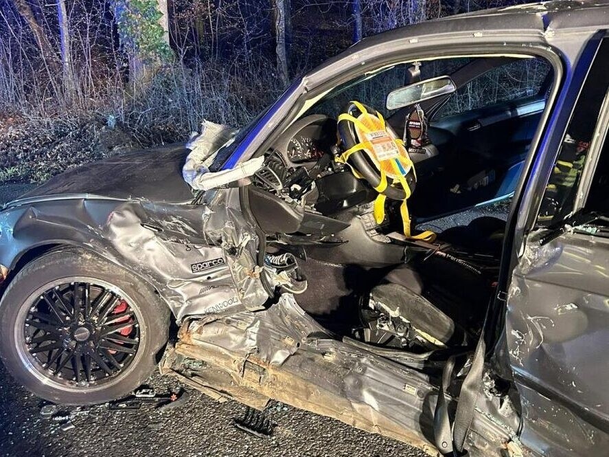 In Wrack eingeklemmt - Alkolenker verursachte Unfall: sechs Verletzte | krone.at