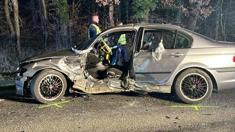 In Wrack eingeklemmt - Alkolenker verursachte Unfall: sechs Verletzte | krone.at