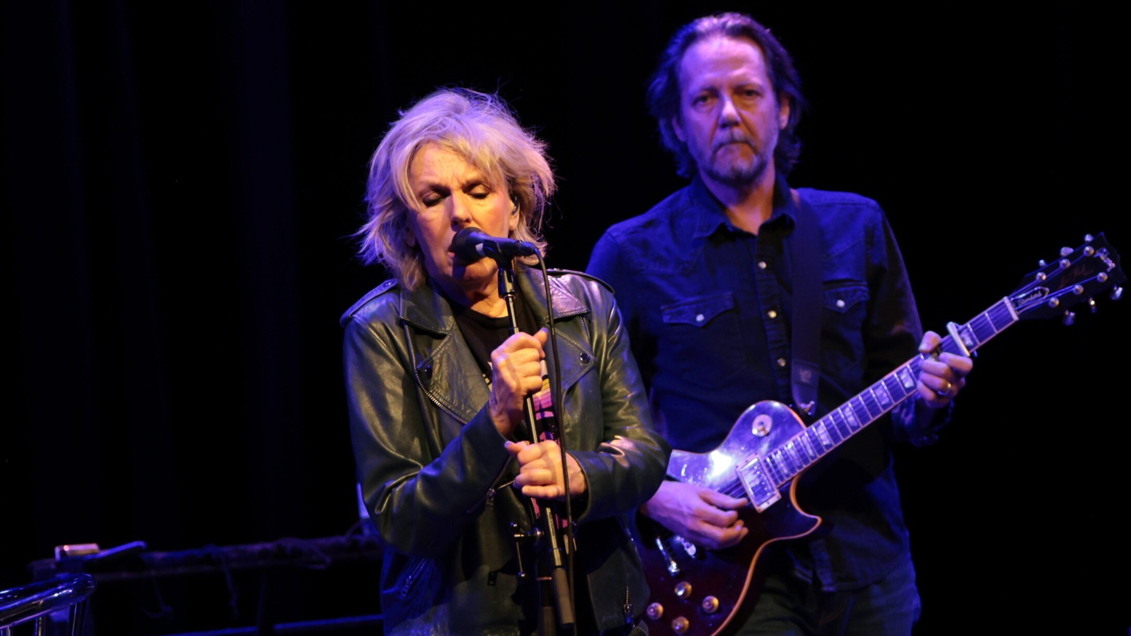 At the Theater Akzent - Lucinda Williams thrilled audiences at her Austrian debut | krone.at