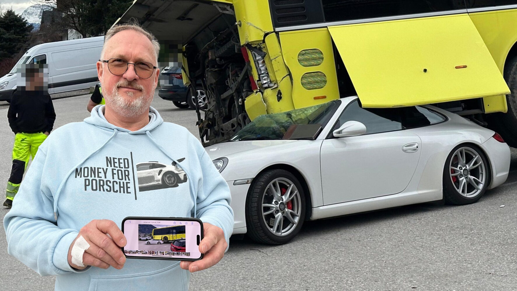 Un bus sur une voiture de sport - Conducteur de Porsche : “Germknödel ...