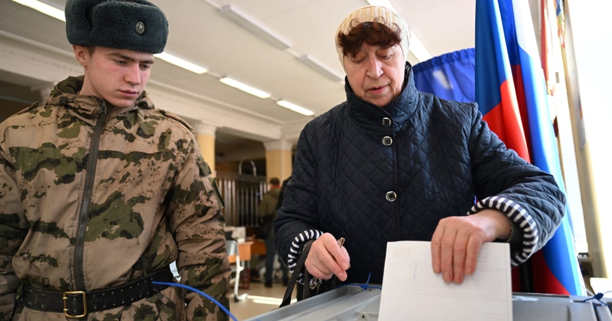 Putin's "election" - Angry Russians empty colored liquids into ballot ...