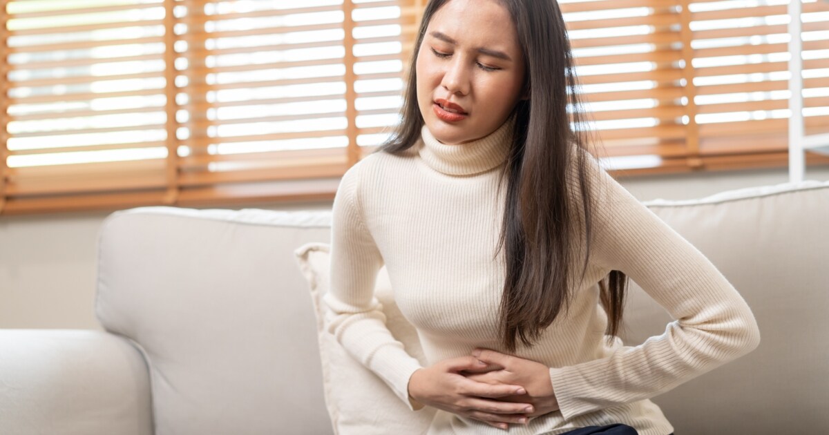 Warum hat man Bauchweh? » Mögliche Ursachen leicht erklärt