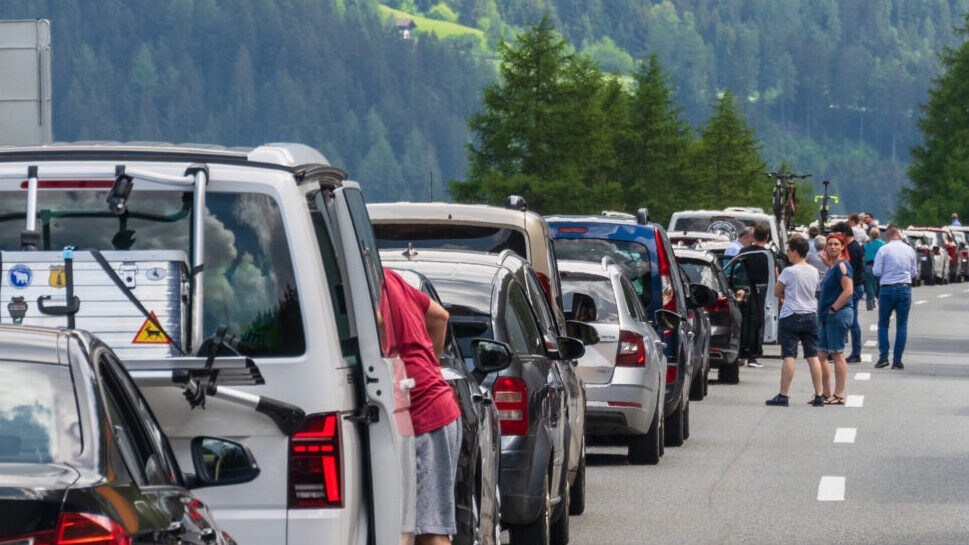 Travel traffic rolls on - Asfinag warns of the next traffic jam chaos ...