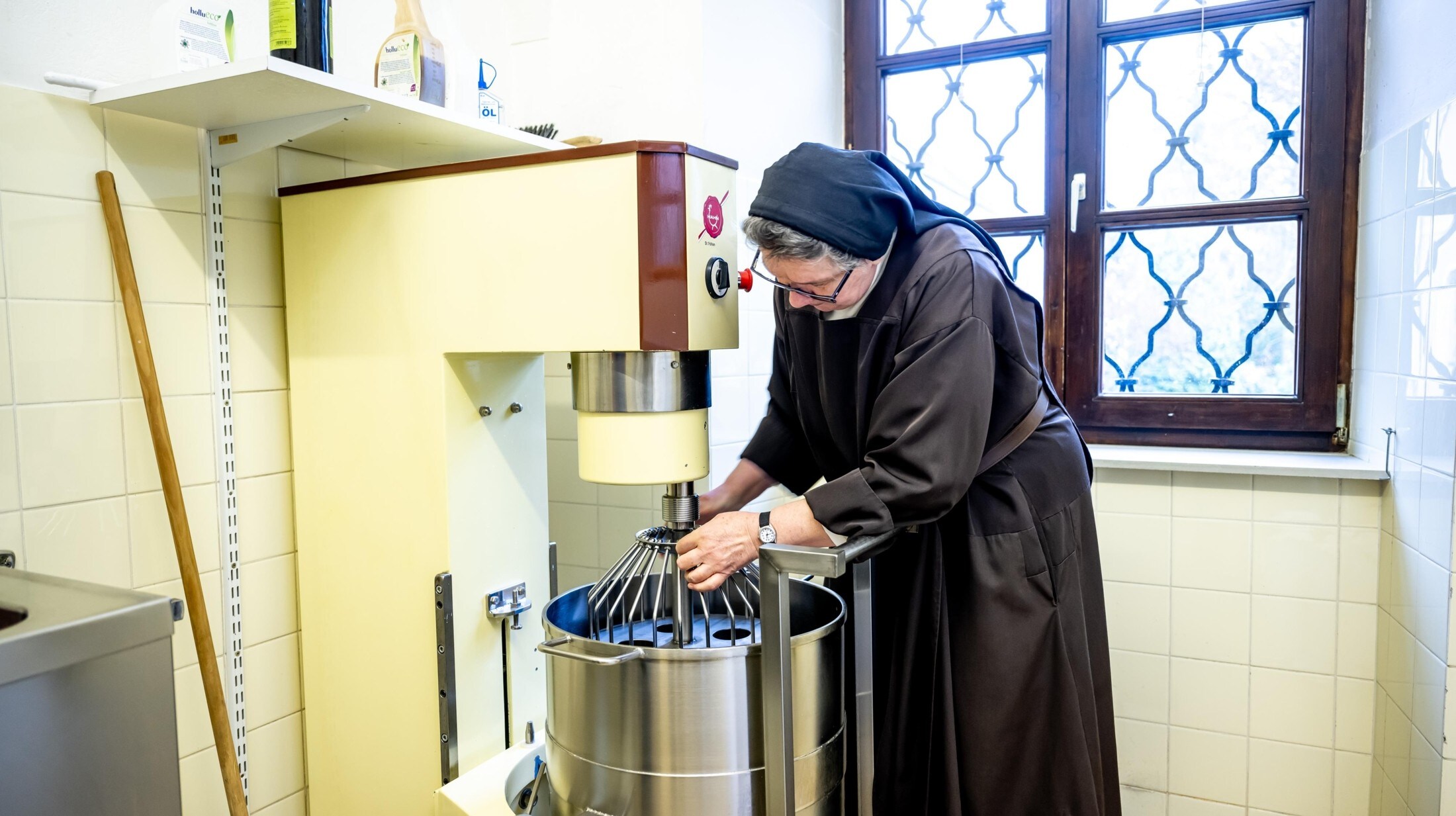 With deep devotion - Nuns bake the “body of Christ” before Holy Week ...