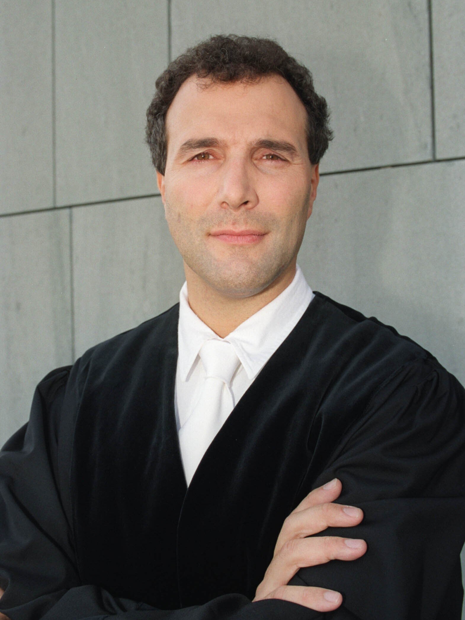 Challenging surgery - Former TV judge Alexander Hold has cancer | krone.at