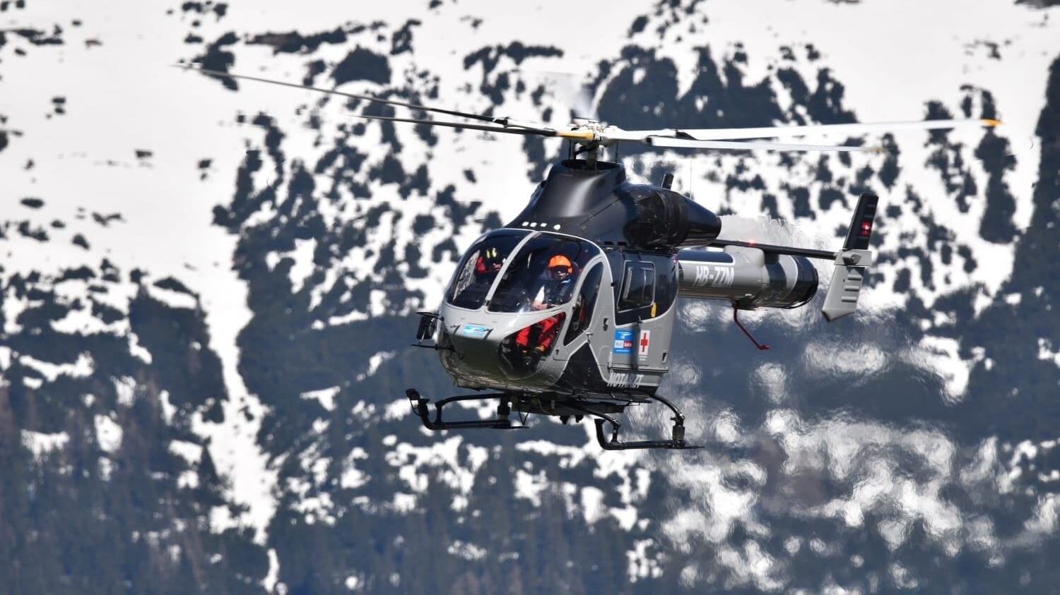 Four helicopters in action - Six alpinists fall 50 meters during tour ...