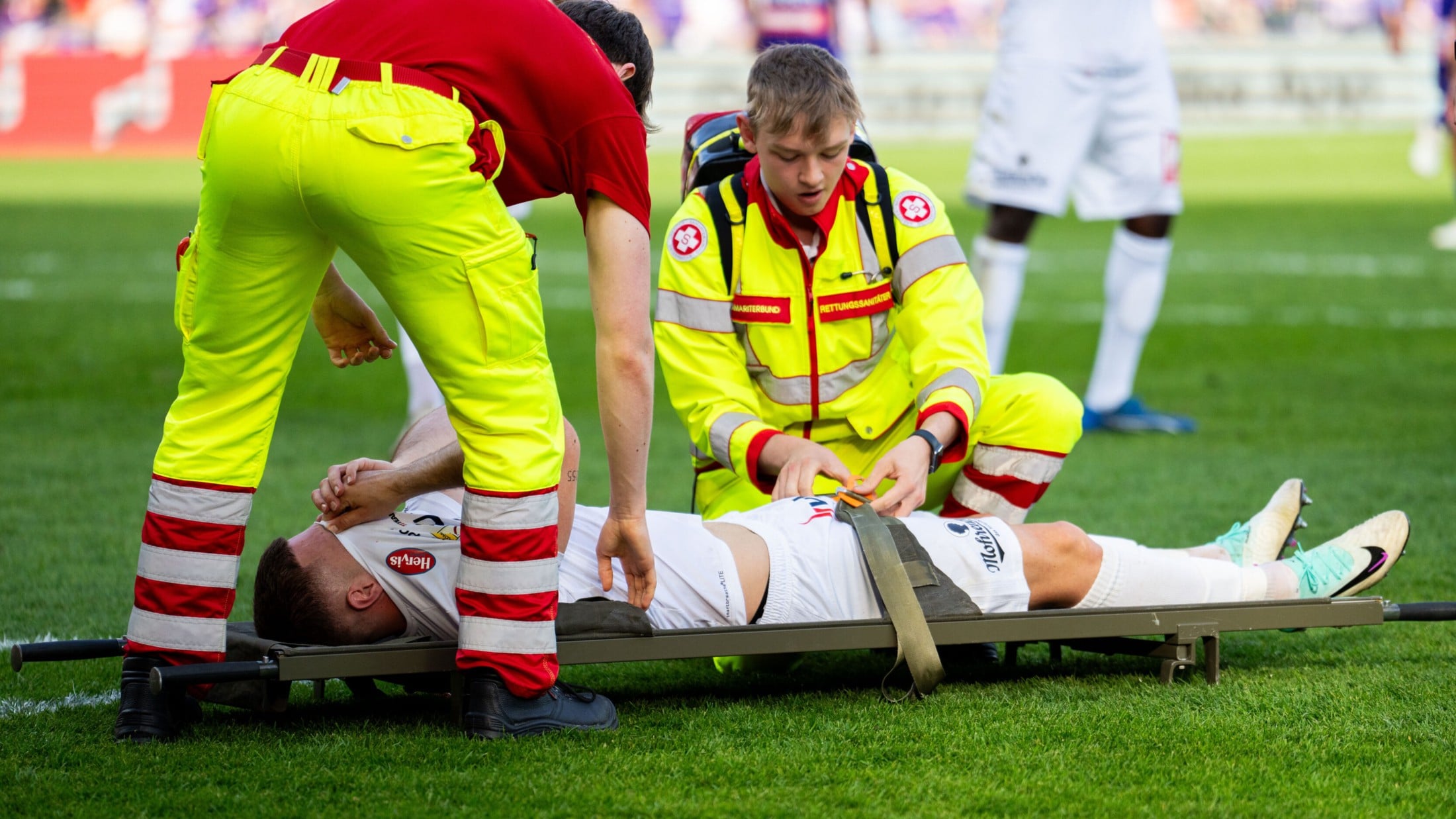 Früh ausgewechselt - Kreuzbandriss? Große Sorge um Lustenau-Kicker ...