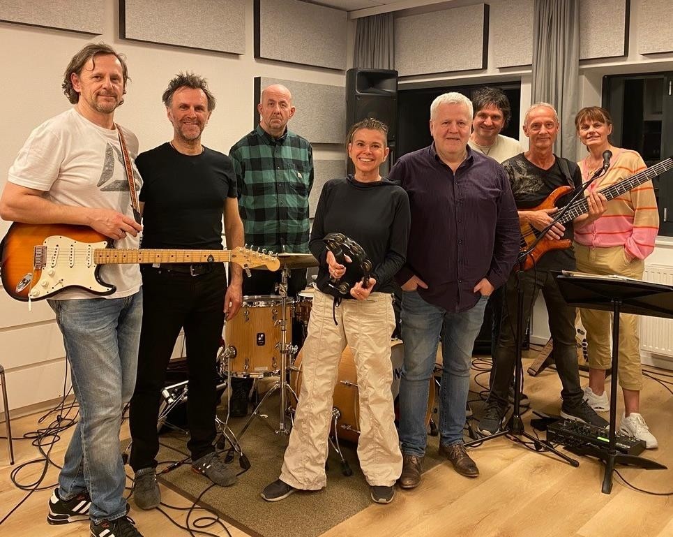 Konzert im KUZ - Acht Freunde treffen sich auf der Bühne | krone.at