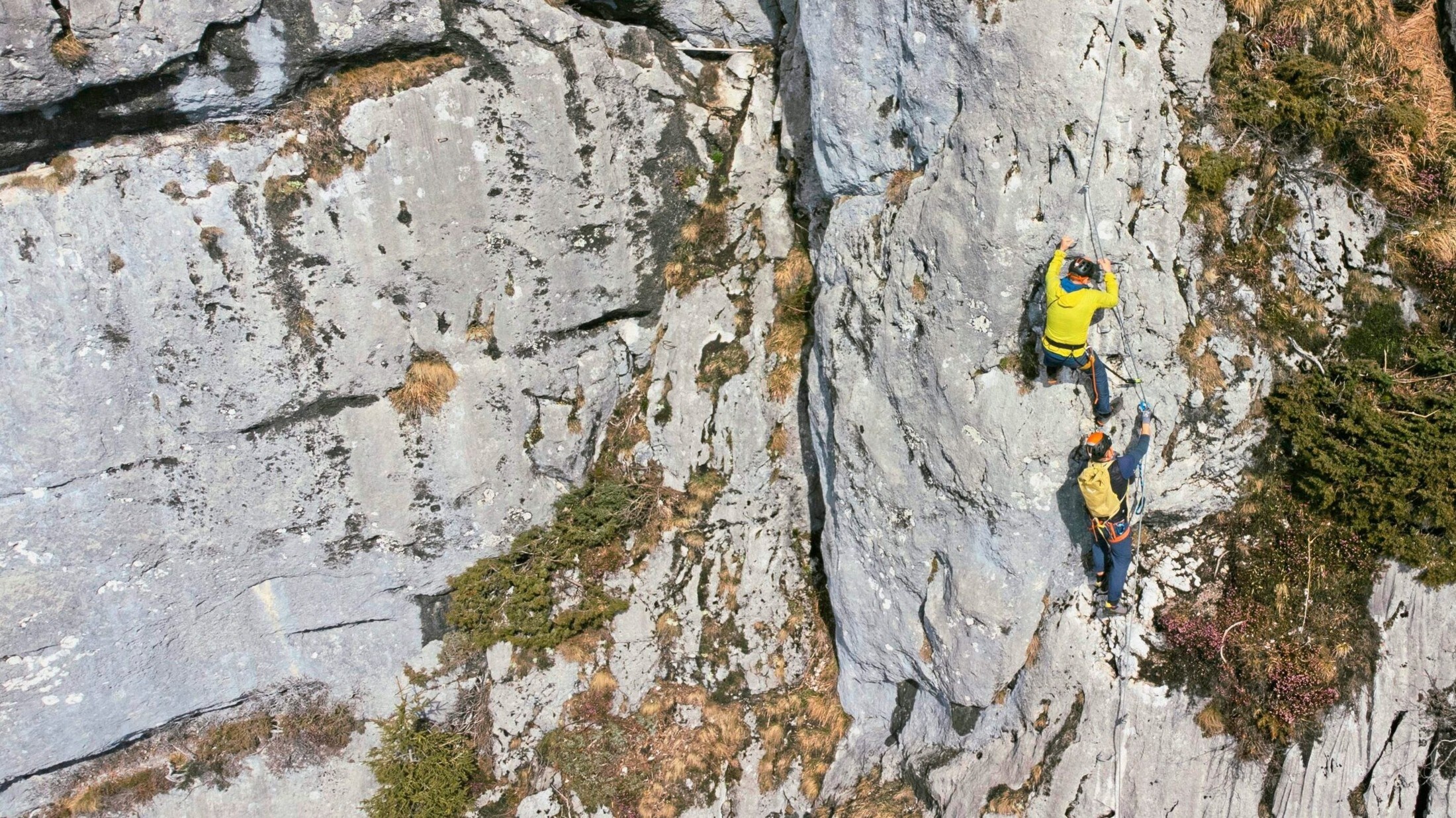 Kein Vor, kein Zurück - Panikattacke: Deutsche aus Klettersteig ...