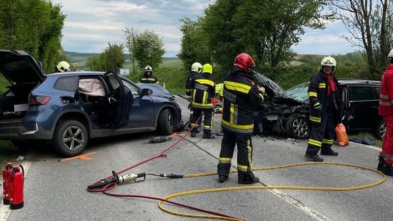 Mit Heli ins Spital - Drei Schwerverletzte nach Frontalkollision in NÖ | krone.at