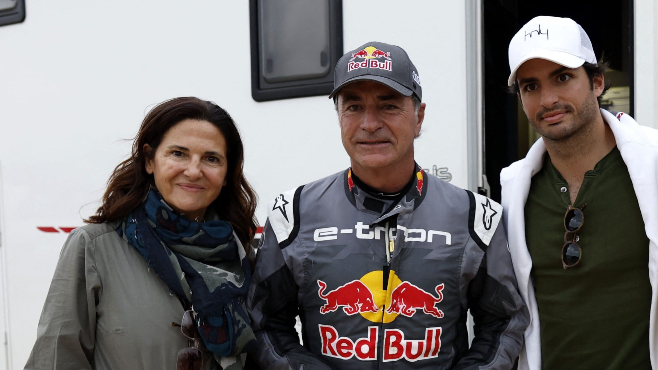 Colleague in the same boat - Sainz worries about his father: “I ask him ...
