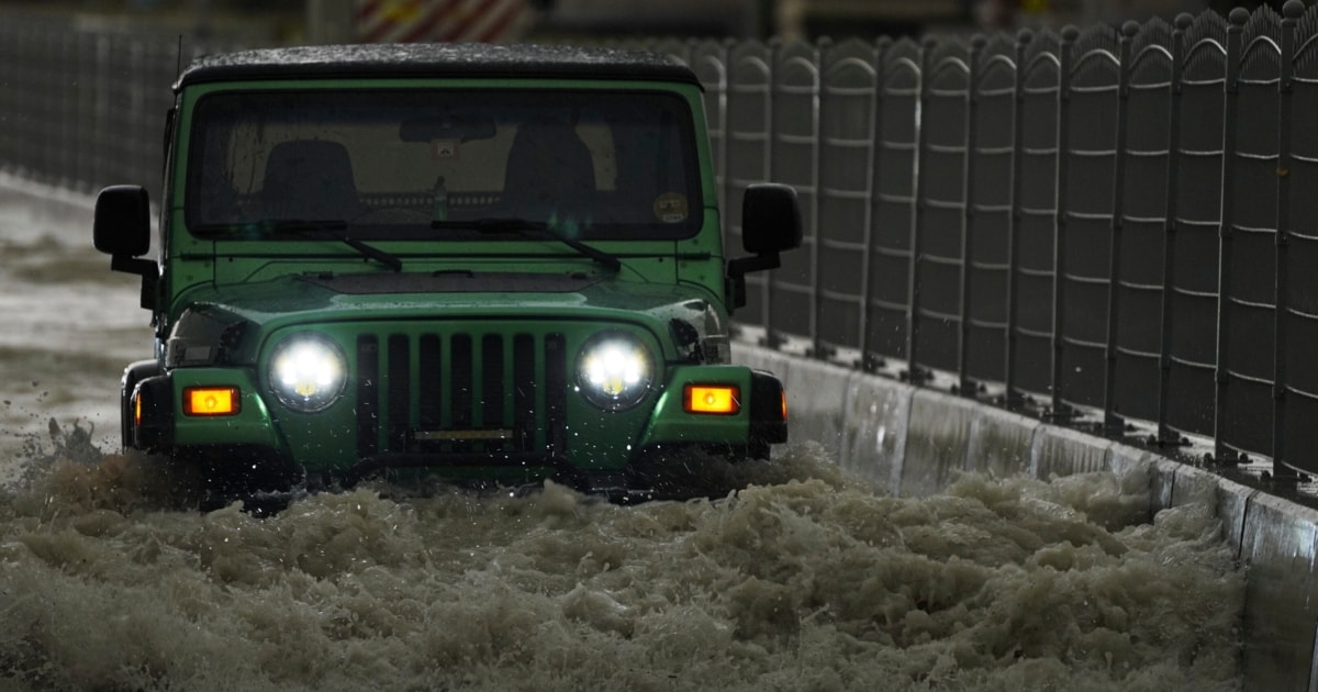 Extremregen in Wüste - Dubai unter Wasser: Wo Straßen waren, sind Flüsse | krone.at