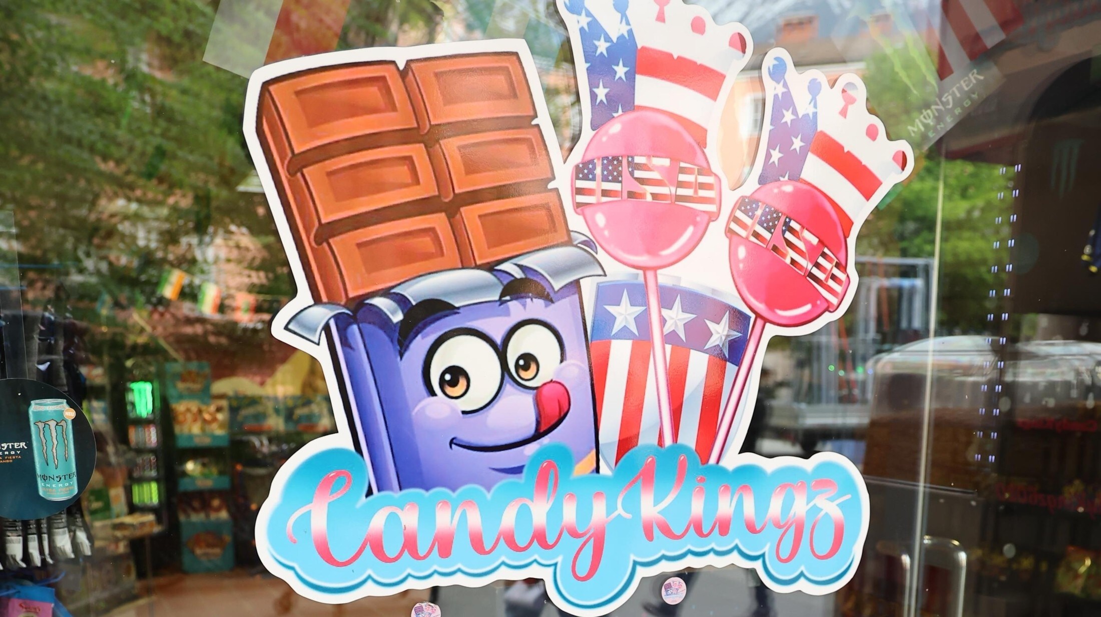 Spezieller Laden - „Schlaraffenland“ für Naschkatzen und coole Buben ...