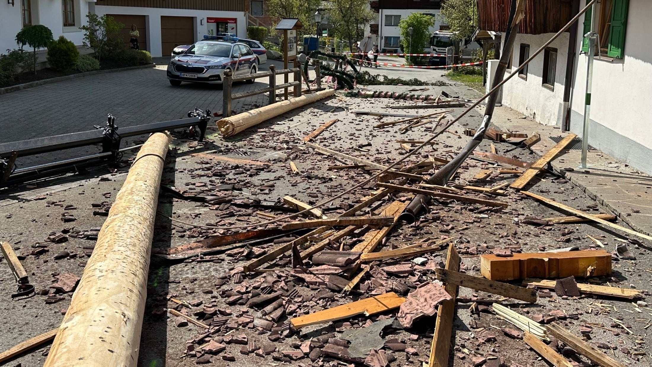 Boy seriously injured - Maypole drama on “Bergdoktor” ends in court | krone.at