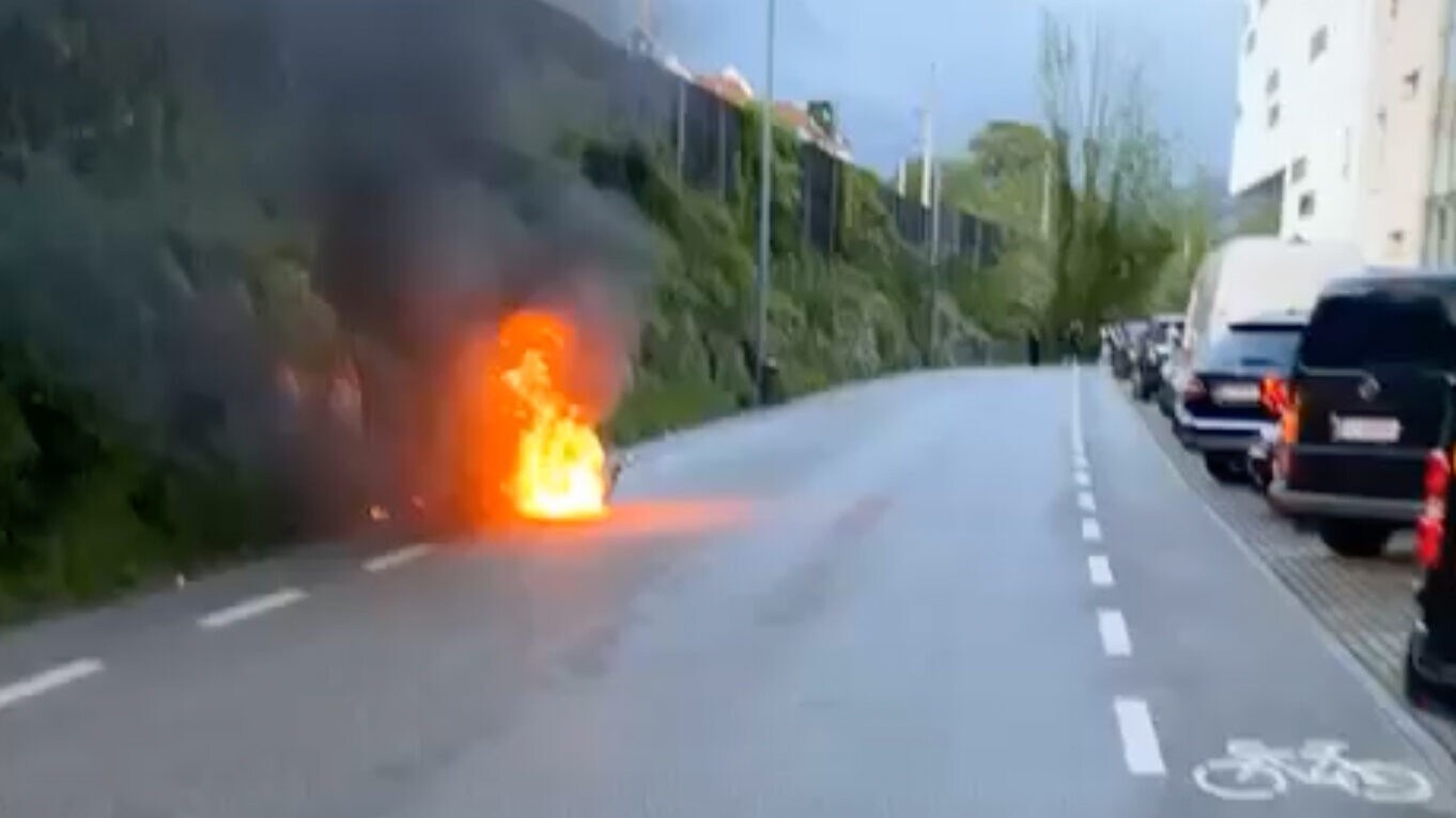 Not registered - Tyrolean (15) moped catches fire while driving | krone.at