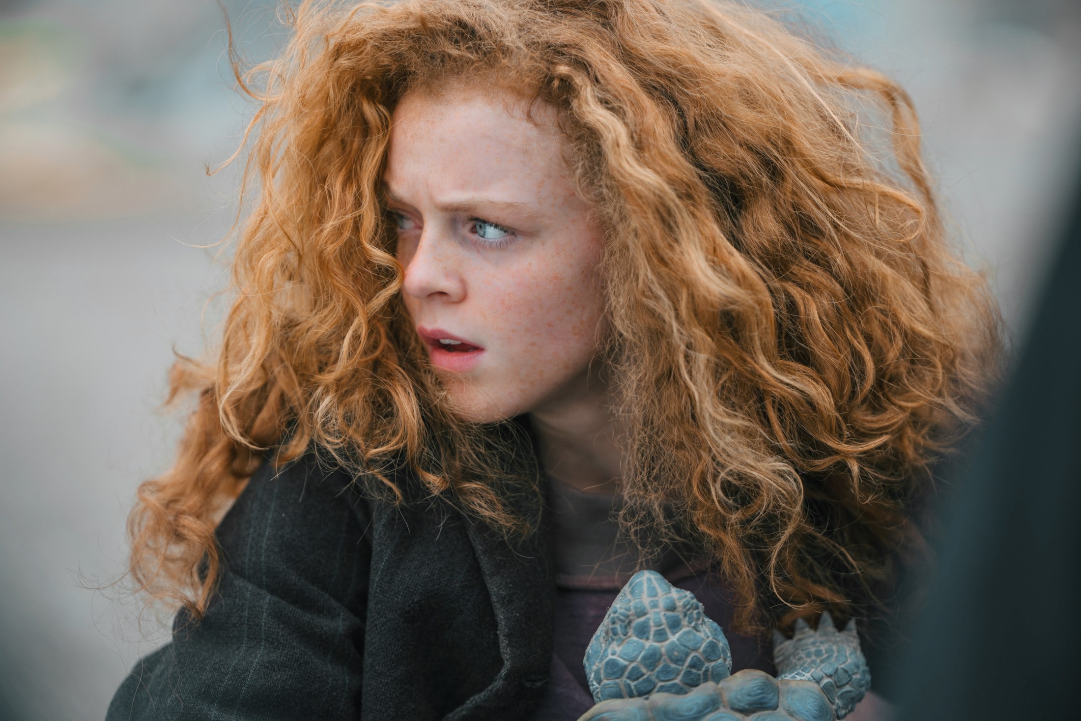 First photos - Fiery red hair! This is what the new Momo looks like ...