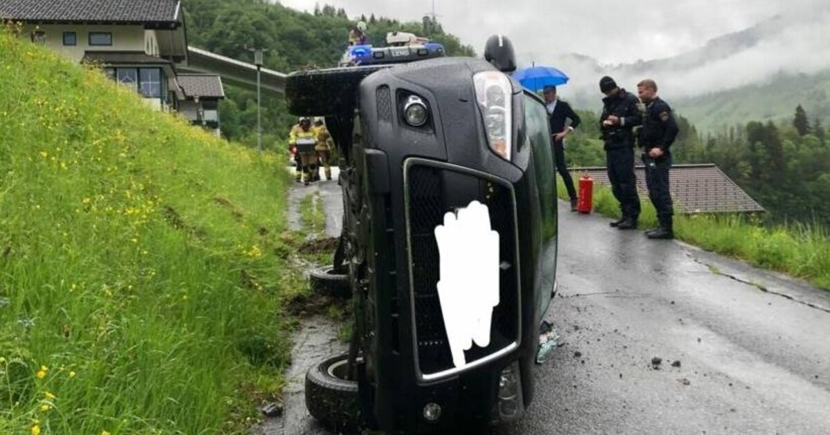 Unfall in Lend - Lenkerin stürzte mit Auto zehn Meter weit ab | krone.at